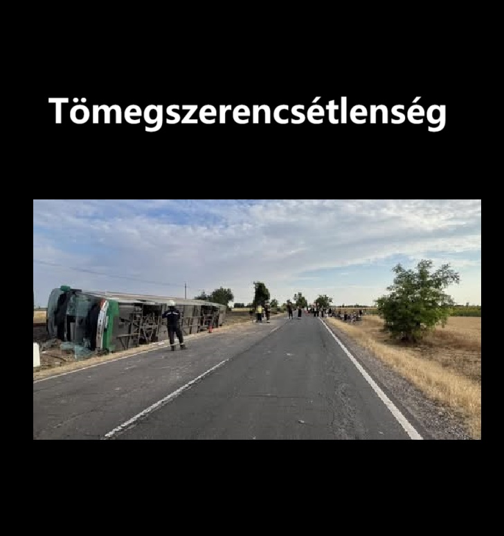 Tömegszerencsétlenség! 77 utassal árokba borult egy busz